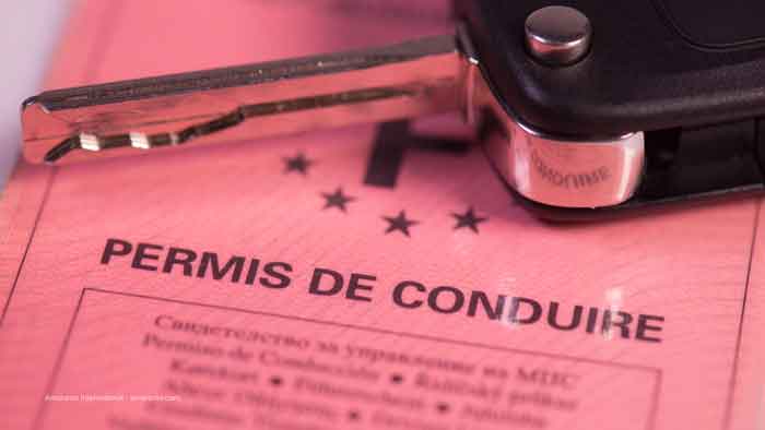 Comment reconnaître un faux permis de conduire